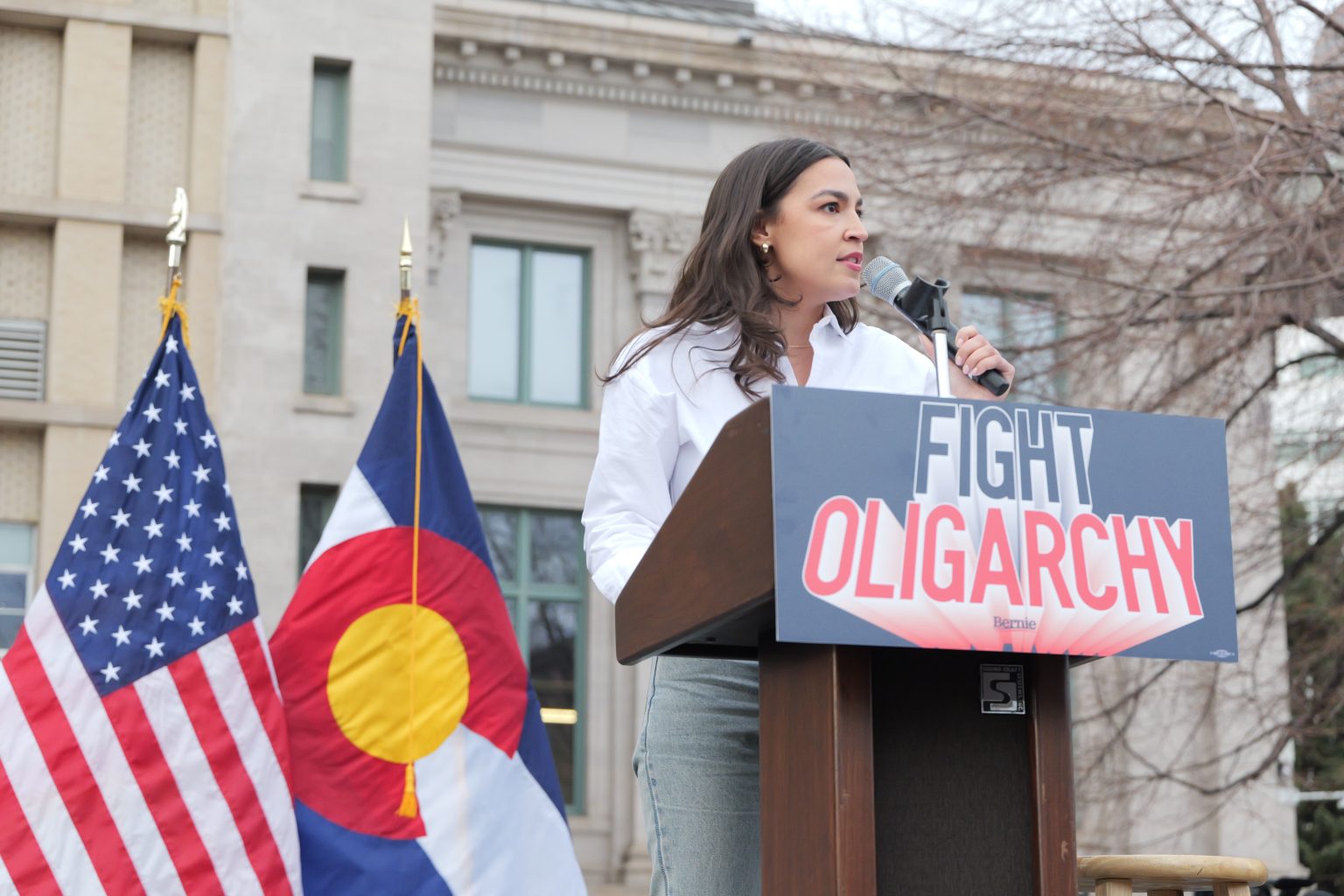 Sanders and AOC Draw Largest Crowd For a Political Rally in Colorado ...